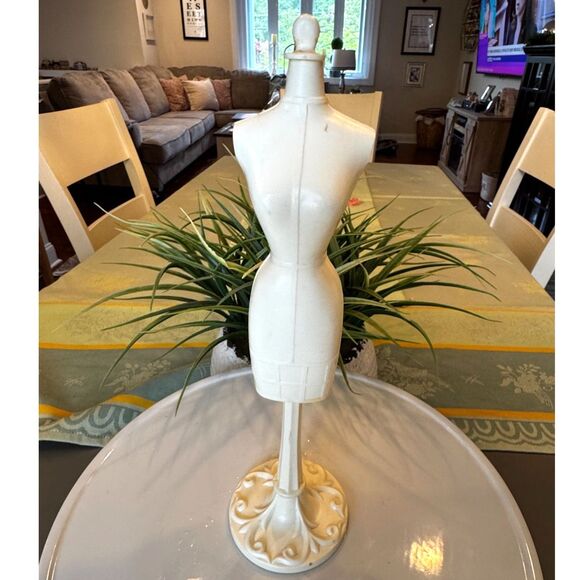 Mattel | Toys | Rare Hard To Find Vintage Barbie Dress Form Stamped 966 ...